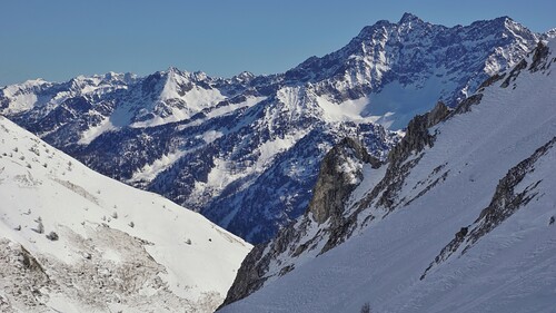 Passo Tonale Ski Resort Guide | Snow-Forecast.com