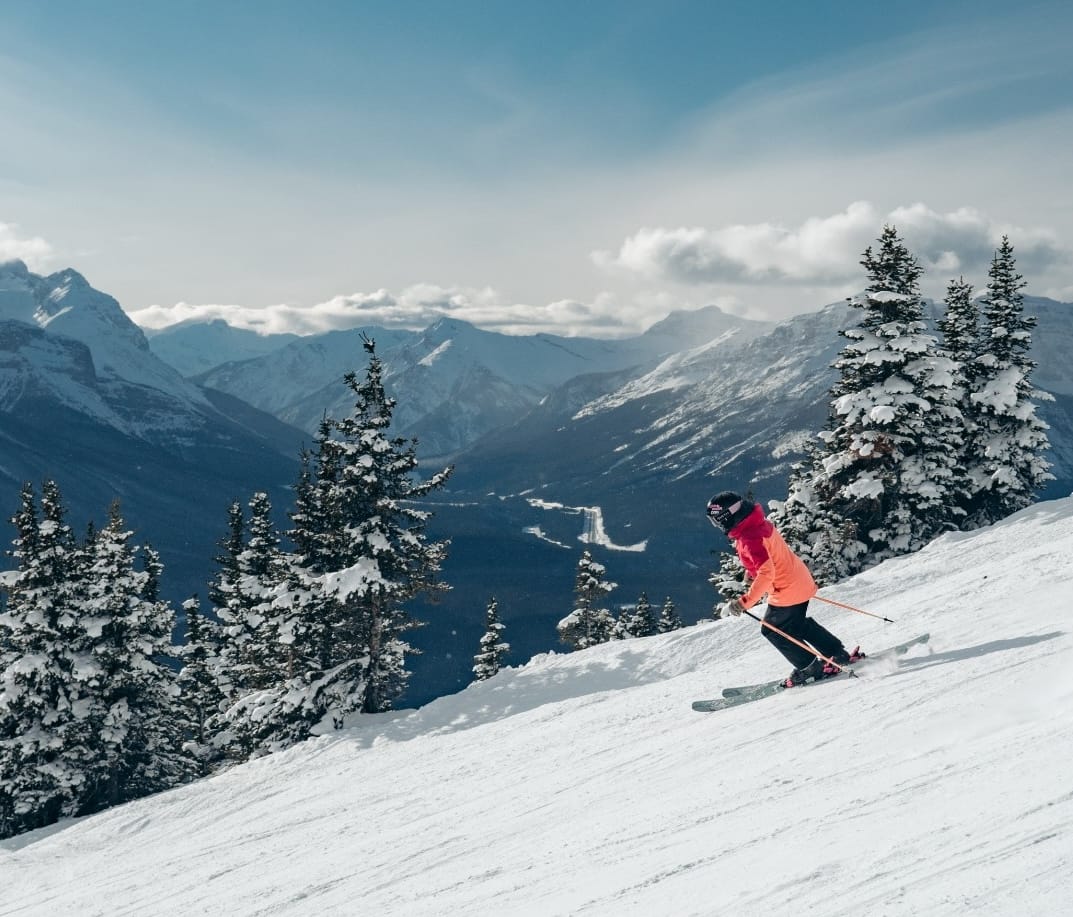 Spring blizzard Ezra dumps 14" on Midwest ski holdouts