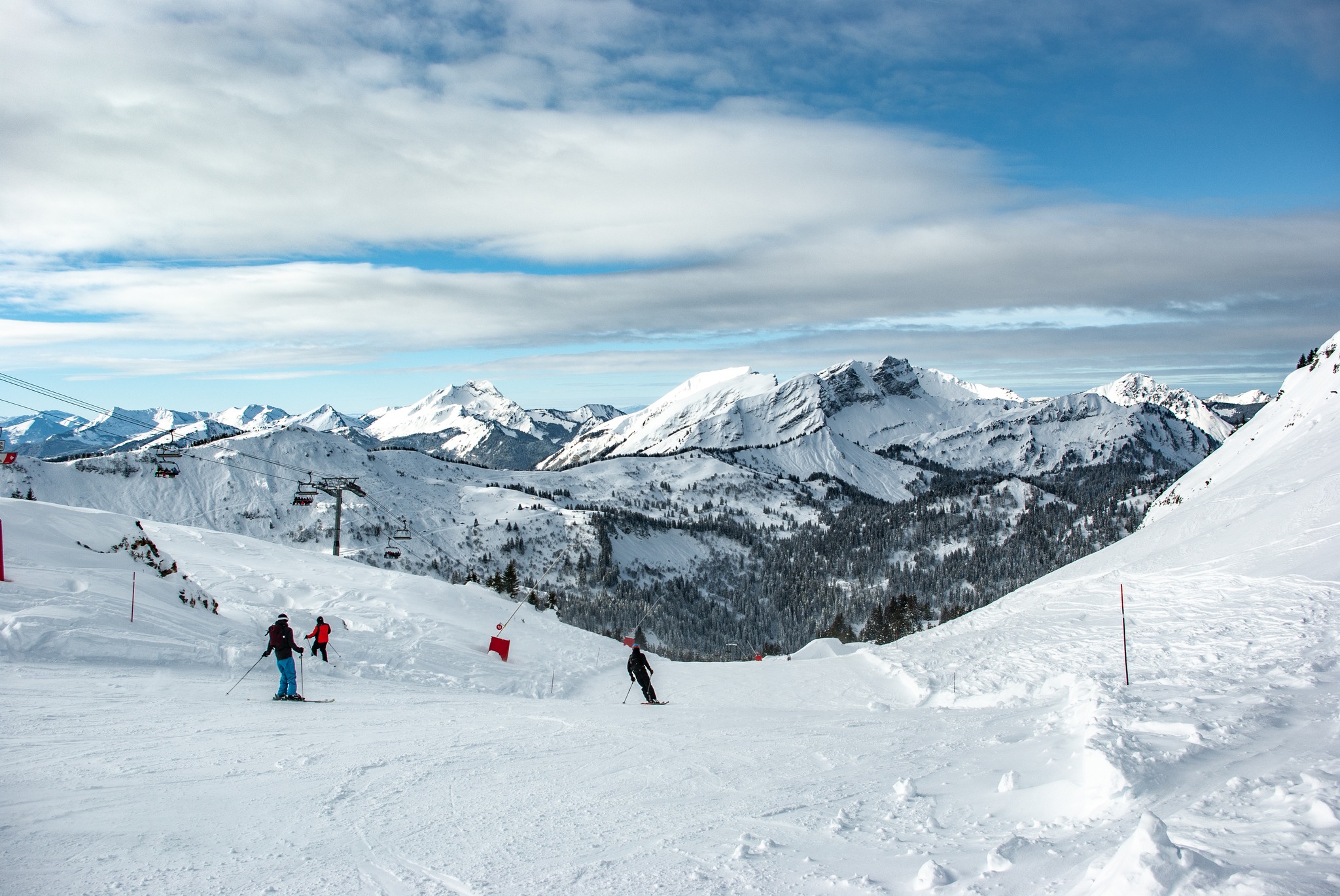 World’s Largest Ski Areas Close To Full Operation